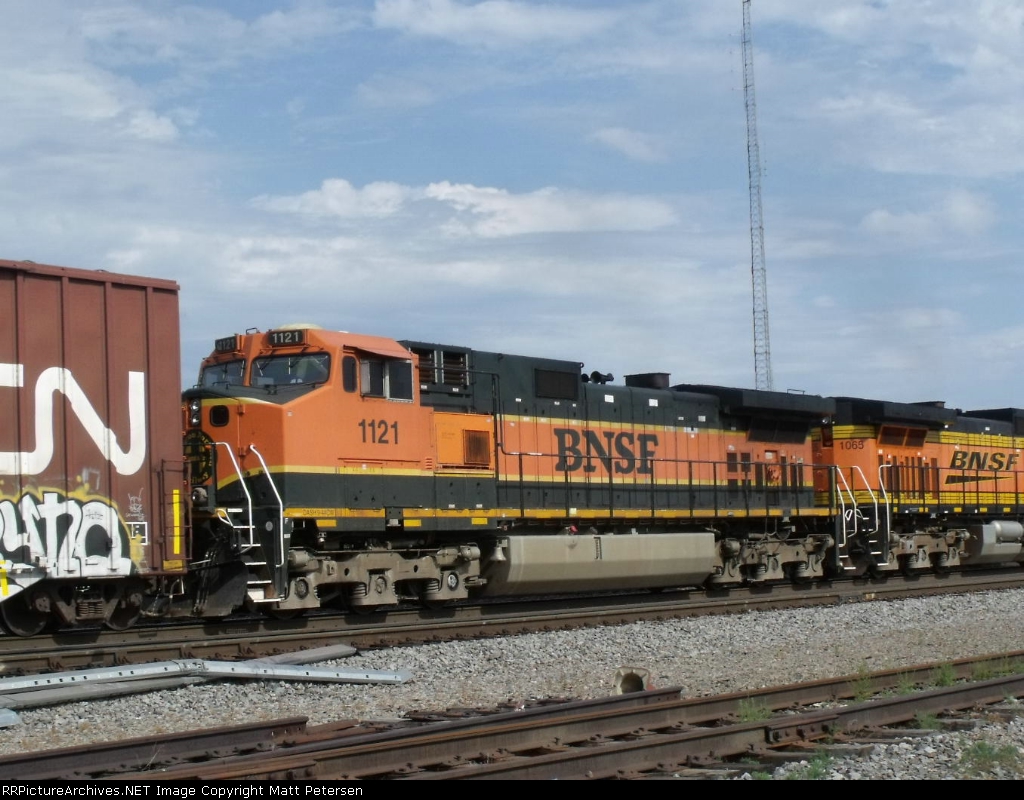 BNSF 1121